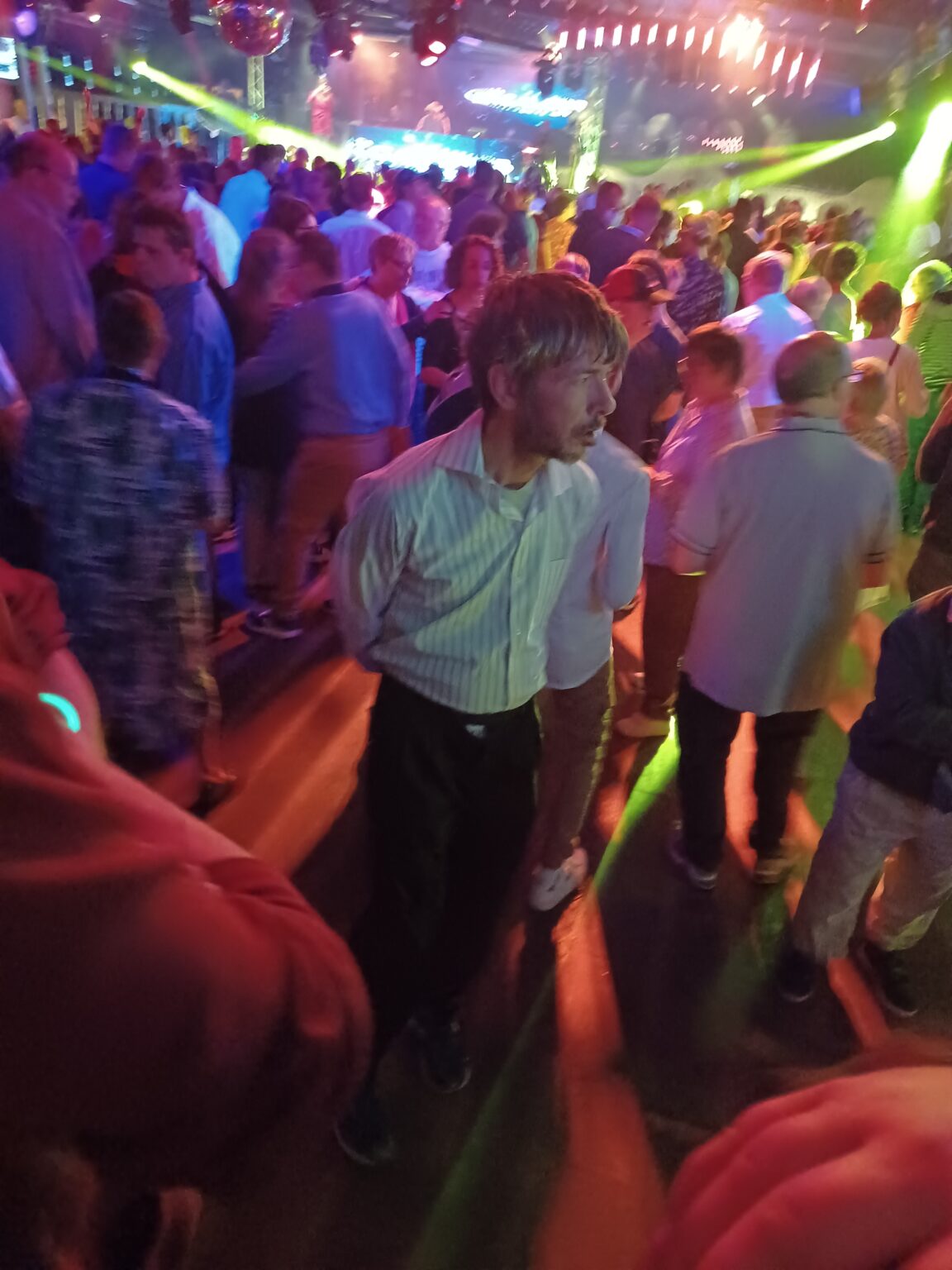 La discothèque L'Excalibur se transforme en boîte de jour pour ...